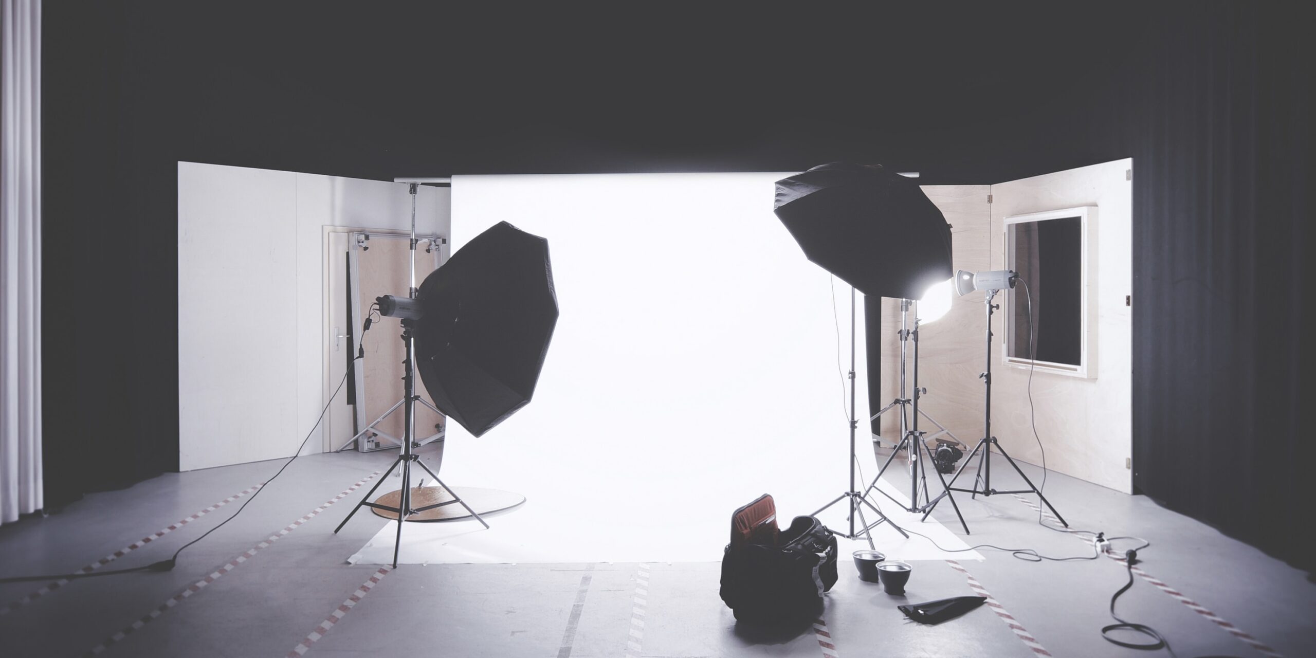 Take Pictures That Sell: 5 Tips for High-End Photoshoots - Sociofabrica